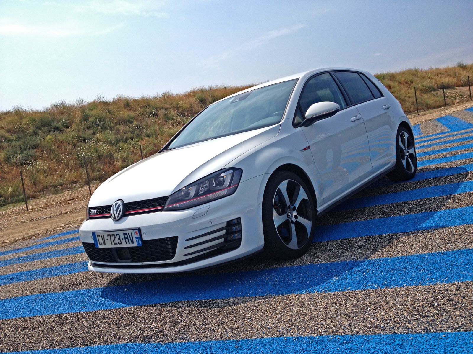 Les Volkswagen Golf 7 GTI & GTD à l'essai sur circuit