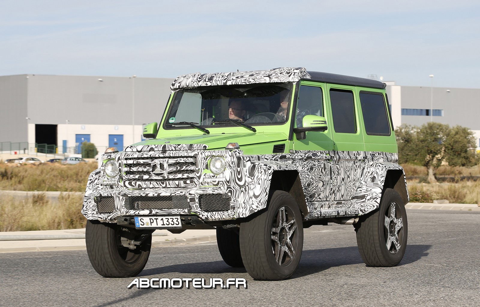 L'énorme Mercedes G 63 AMG passe de 6 à 4 roues