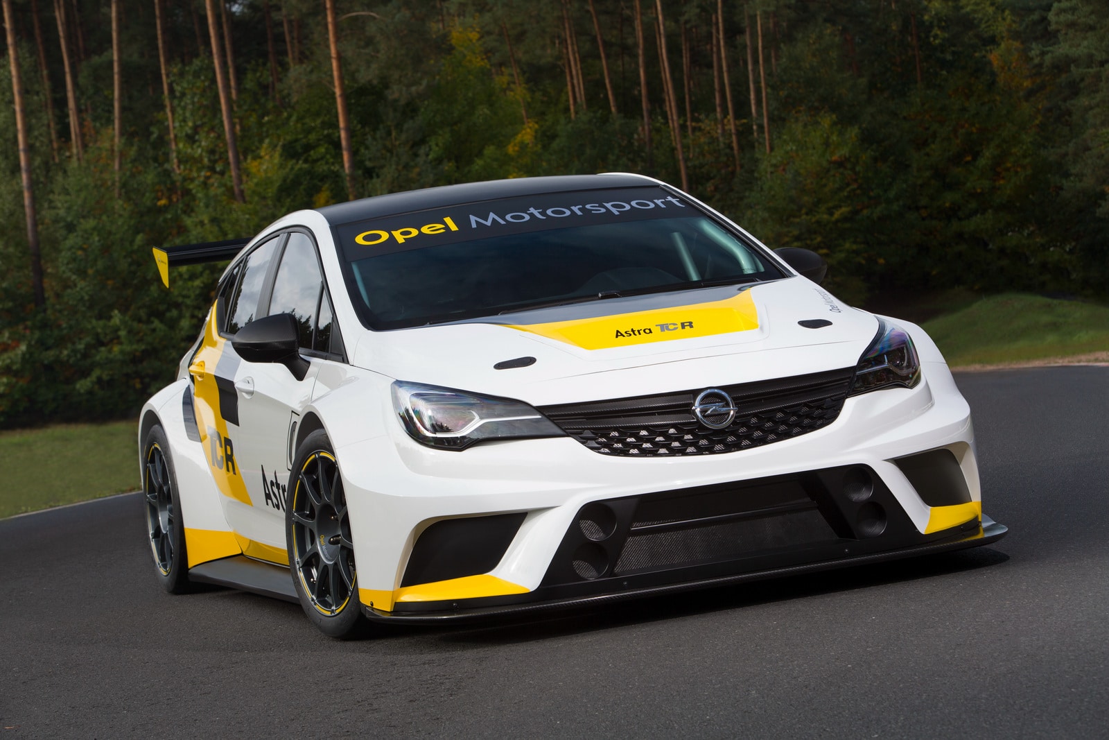 L'Opel Astra TCR parée pour la piste