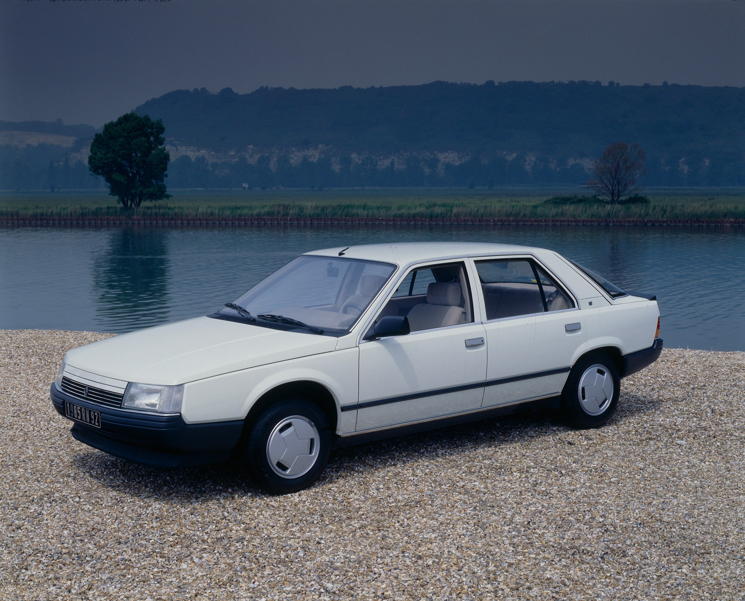 La R25 : L'excellence à la Française par Renault