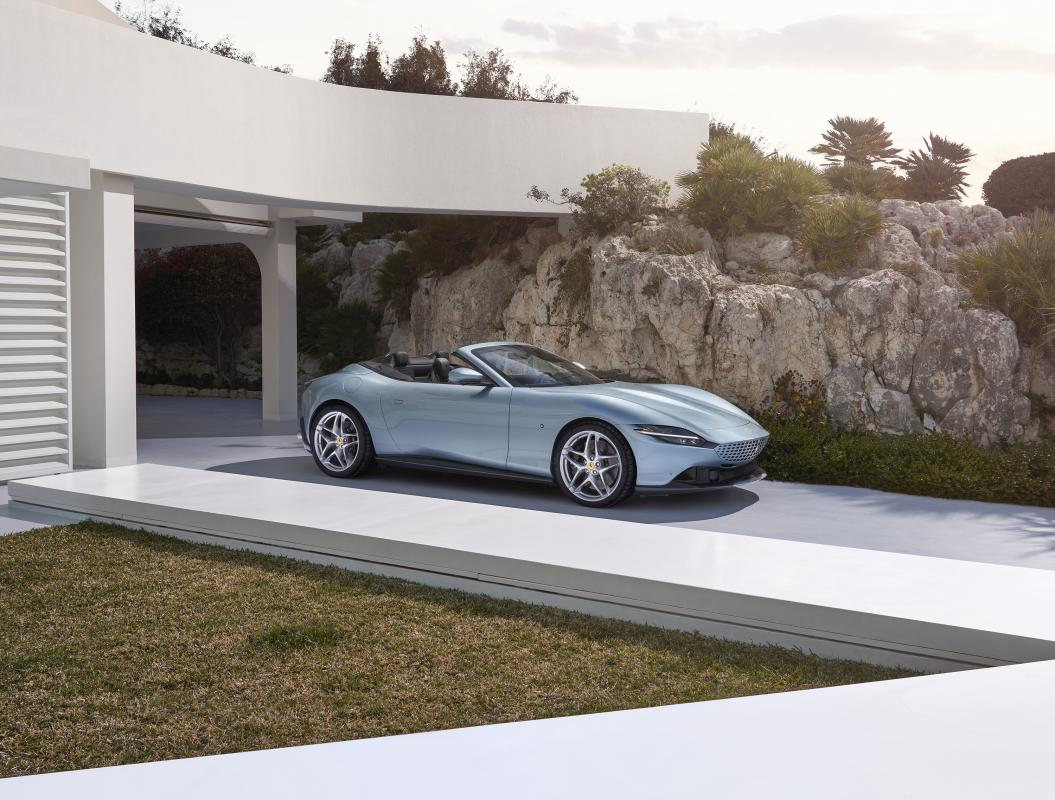 Ferrari Roma Spider : le retour en grâce de la capote en tissu